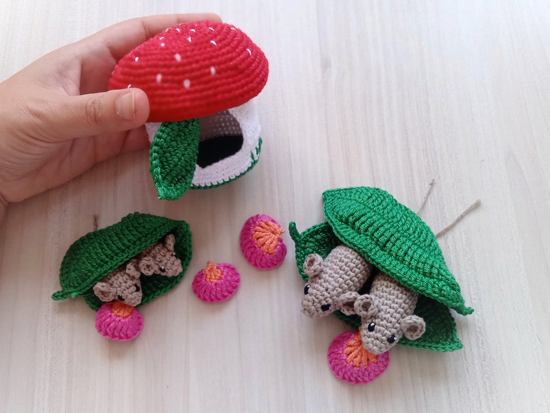 Play Set With 2-6 Mice, Mushroom-house and Leaves. Family of 2-6 Mice ...