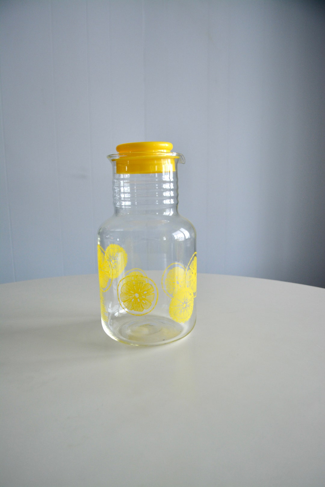 Vintage Pyrex Lemonade Glass Juice Carafe With Plastic Lid. Pyrex ...