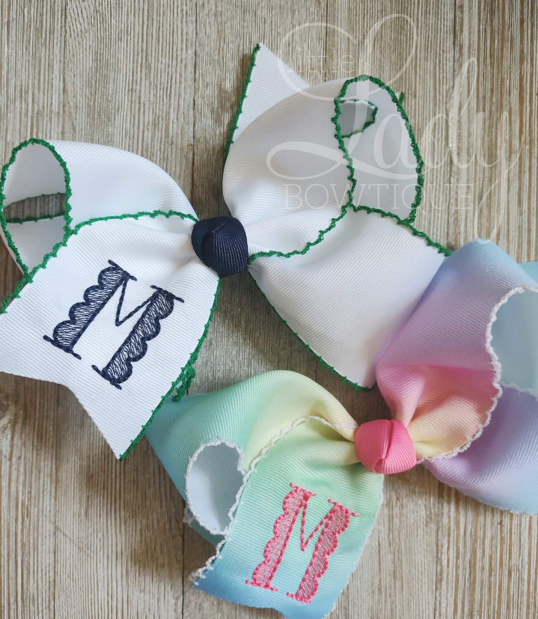 Monogrammed Hair Bow – Embroidered Scallop Letter, Custom Colors - Etsy