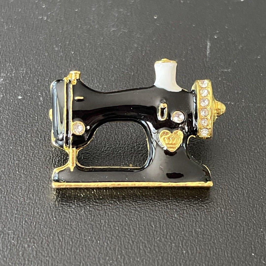 Antique Style Sewing Machine Brooch Sparkle Retro Seamstress Hobby ...