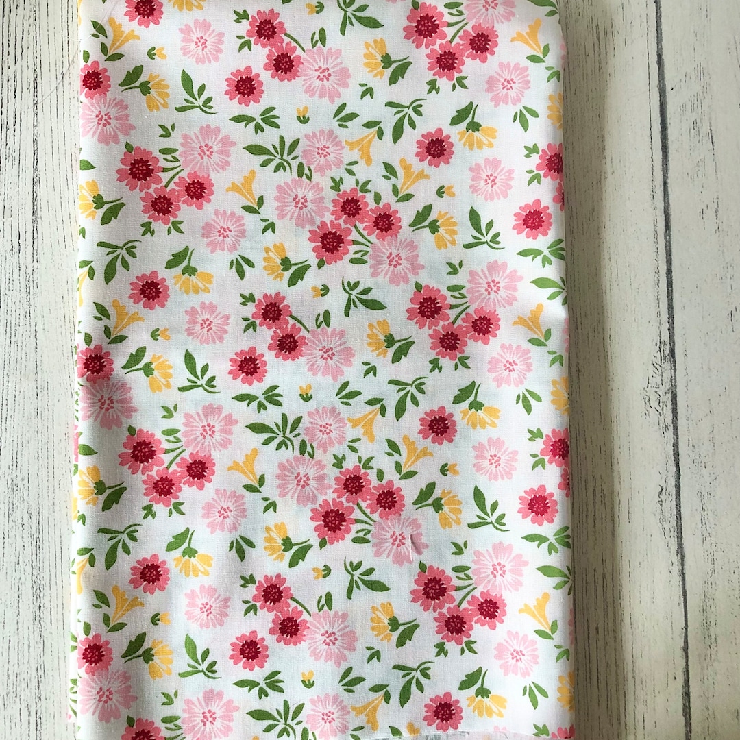 100% Cotton Poplin Fabric Summery Ditsy Pink Floral Sewing Patchwork ...