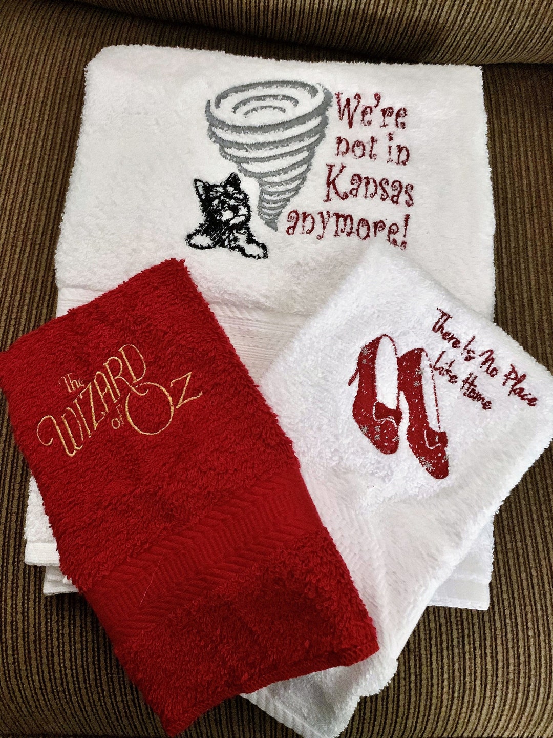 Wizard of Oz Inspired 3pc 1 White Bath Towel, 1 Hand Towel, 1 Red Cloth ...