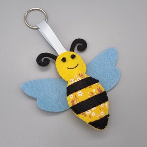 Bumble Bee Keyring DIY Felt Sewing Craft Kit. Easy Embroidery for ...