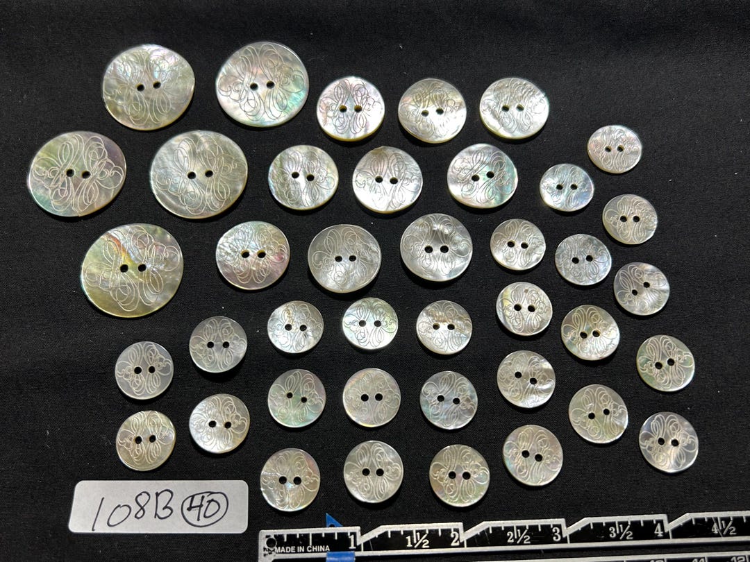 40 Engraved Shell Buttons in 3 Sizes, Fashion Buttons - Etsy