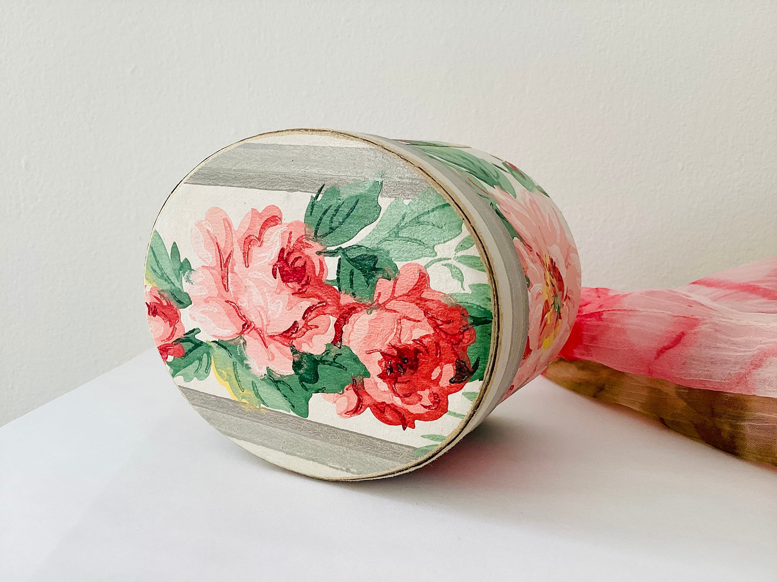 Small Floral Hat Box, Bandbox, Covered in Antique Rose Wallpaper - Etsy