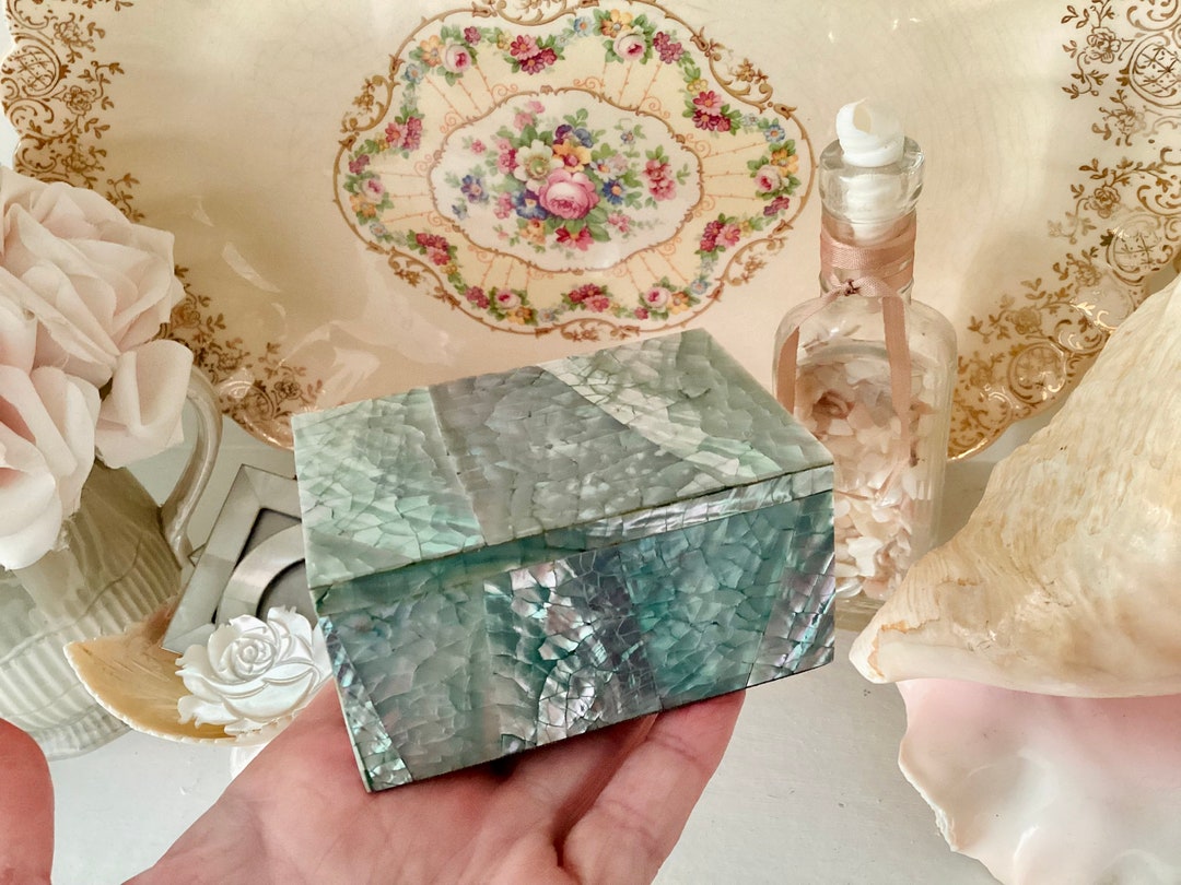 Mother of Pearl Pill Box, Tiny Trinket Box, Green - Etsy