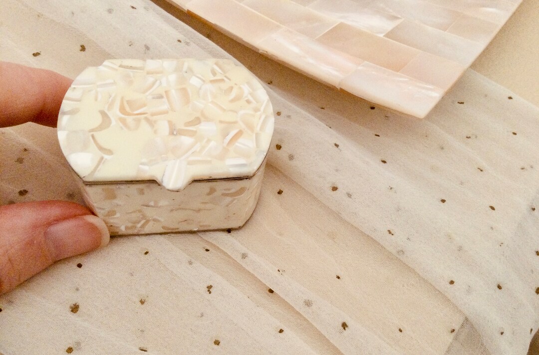 Mother of Pearl Pill Box, Tiny Trinket Box, Pillbox - Etsy