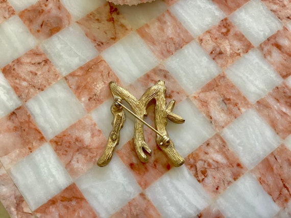 Sarah Coventry Gold Tone Letter M Initial Brooch - Gem