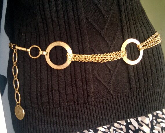 Gold tone Circular Belt Elizabeth II Dei Gratia Regi… - Gem