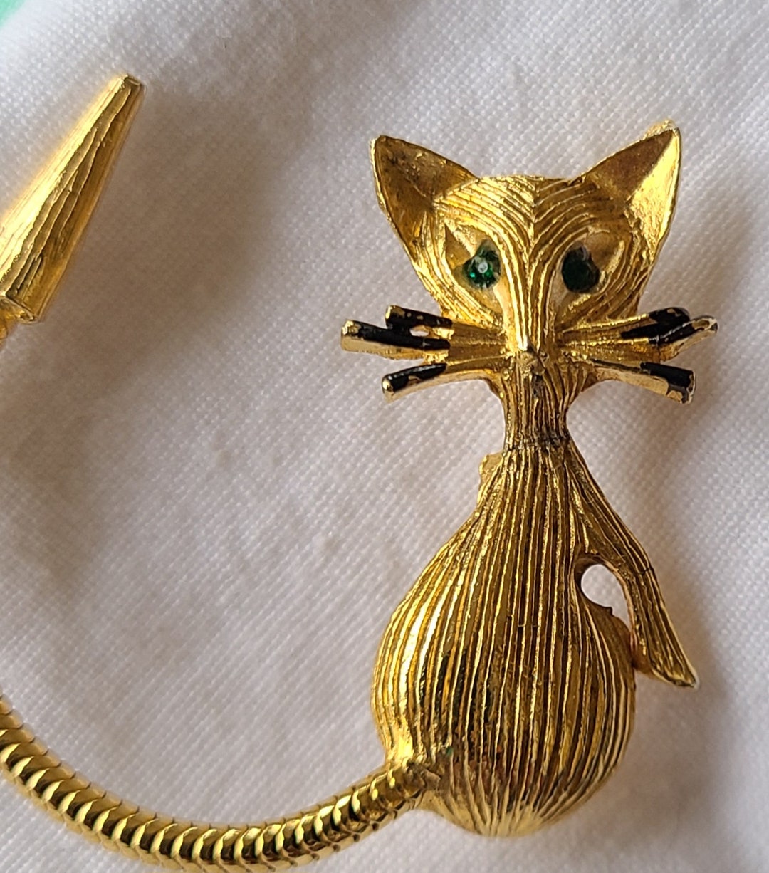 Vintage Cat Brooch Green Stone Eyes and Swishing Tail - Etsy