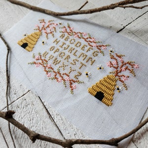 PDF Pattern / Small Bee Sampler Counted Cross Stitch Chart, Summer X ...