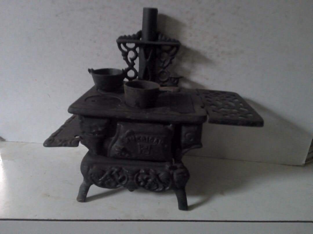 American Cast Iron Stove With All Parts and Assorted Pots - Fun Form ...