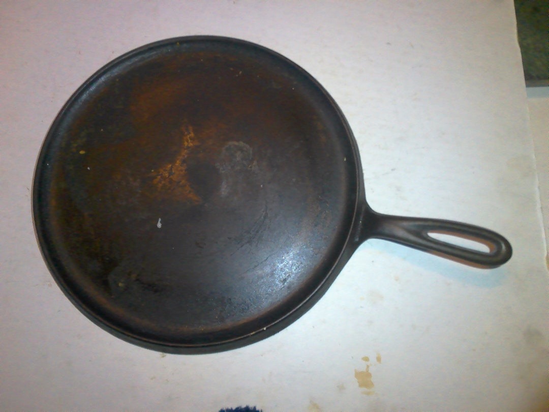 Cast Iron Crepe Pan - Simple Stylish Antique Form in Great Condition - 10.75" Inner Diameter ...
