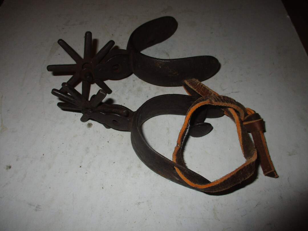 Antique Cast Iron Cowboy Spurs MISMATCHED Set of 2 Antique Forms for ...