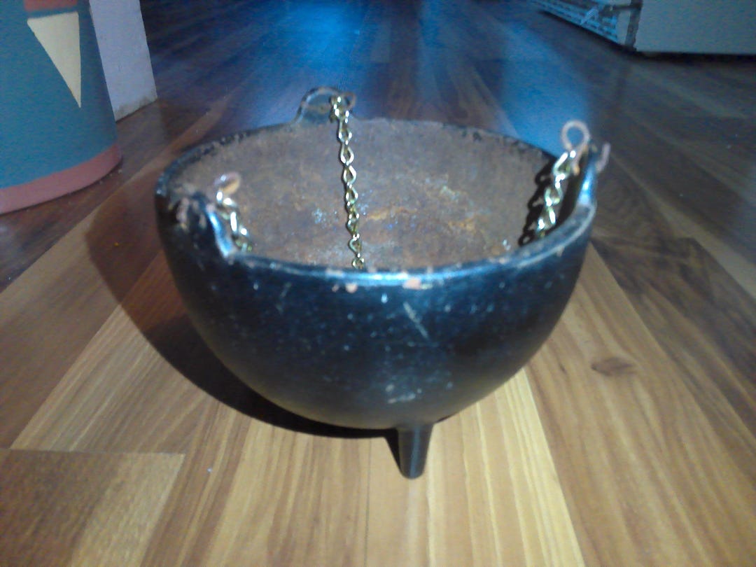 Cast Iron Spider (3 Legged) 40 Oz Cauldron W 3 Chain Hanger- 3.75" High ...