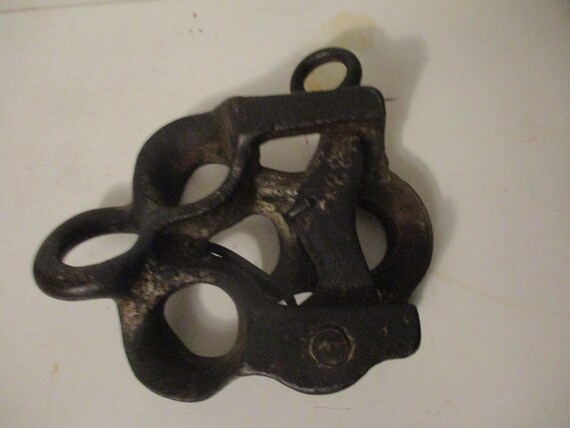 Antique Industrial Cast Iron Latching Buckle - Victor… - Gem