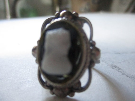 Queen Victoria Memento Mori Cameo Ring - very rare an… - Gem