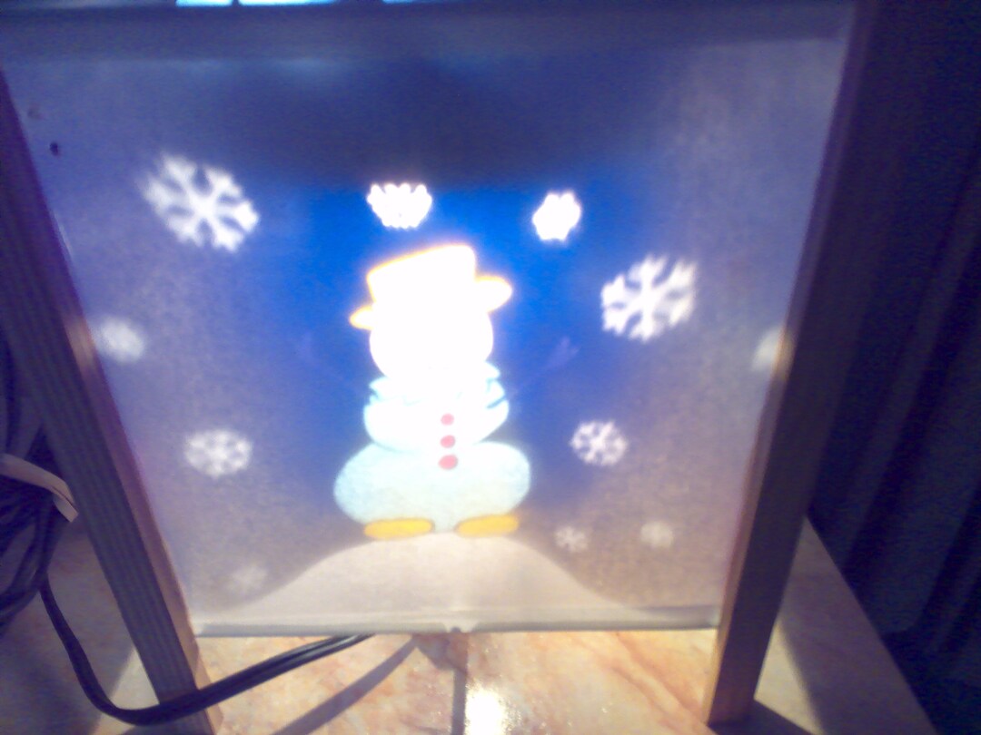 Kinetic Tranquility Lamp - Spinning Cartoon Snowmen and Flakes Behind ...