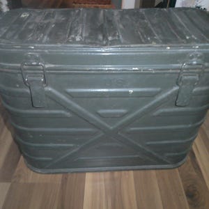 US Military Cooler Chest -20" X 10" X 15"h Vietnam War Era 3 Section ...