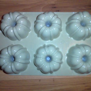 Nordic Ware Bundt Lette Pan - Makes 6 Mini Bundt Forms 4" Diam. X 2 ...