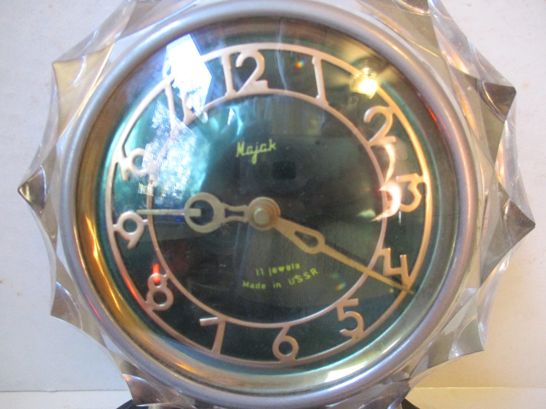MAJAK 11 Jewel Wind up Desk Clock - Vintage USSR Desktop Form W Crystal ...