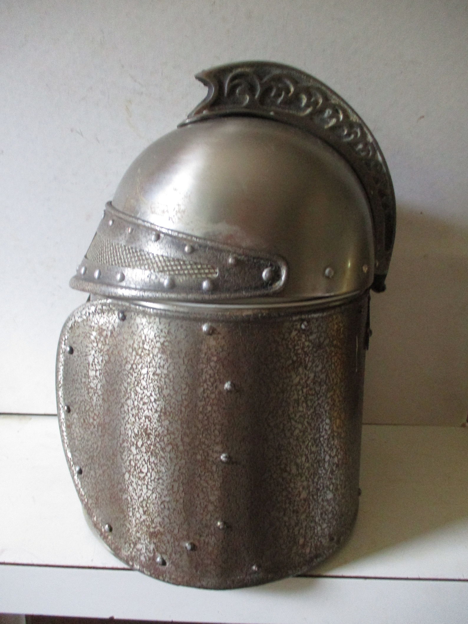 Knights Helmet Ice Bucket - Pewtertone Old Tankardware - 12" High ...