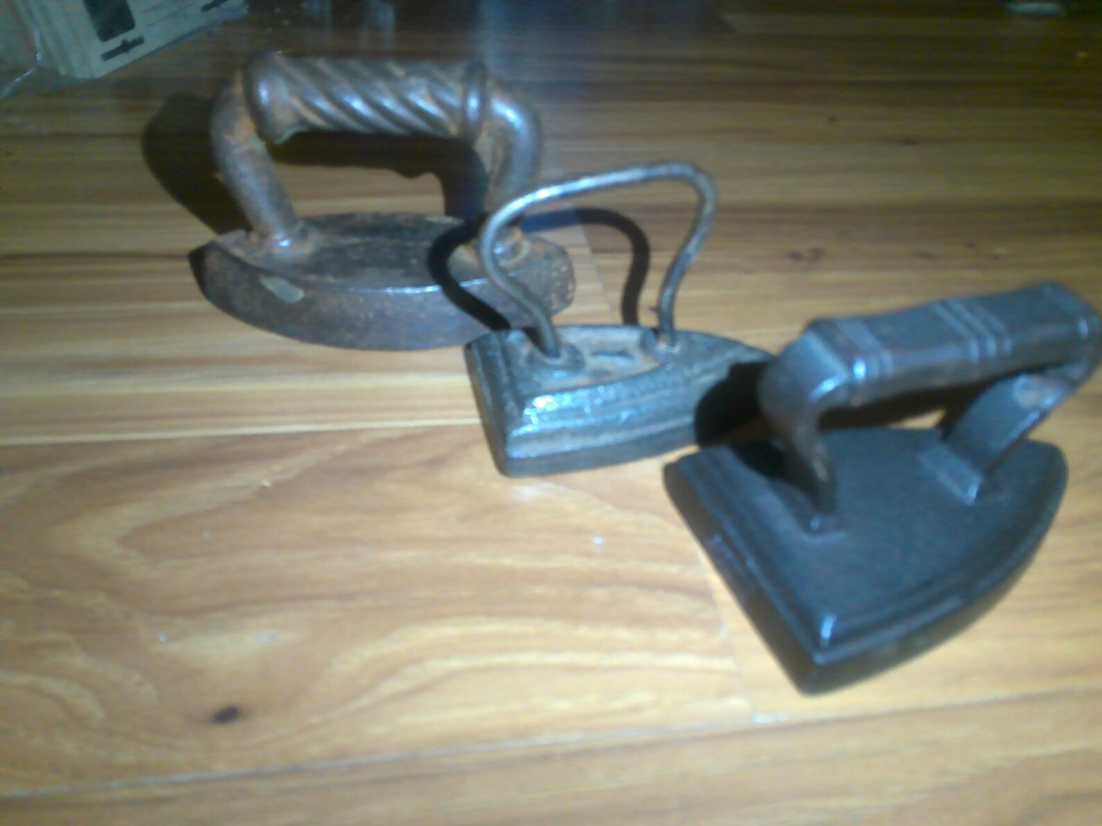 Antique Laundry Irons - Set of 3 Small Antique Mini Laundry Sad Irons 2 ...