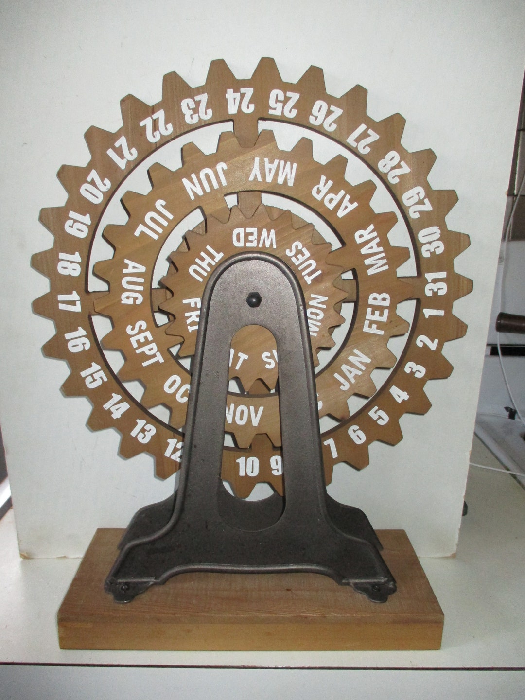 Large Perpetual Calendar - Unusual Day/date/month Form of Spinning ...