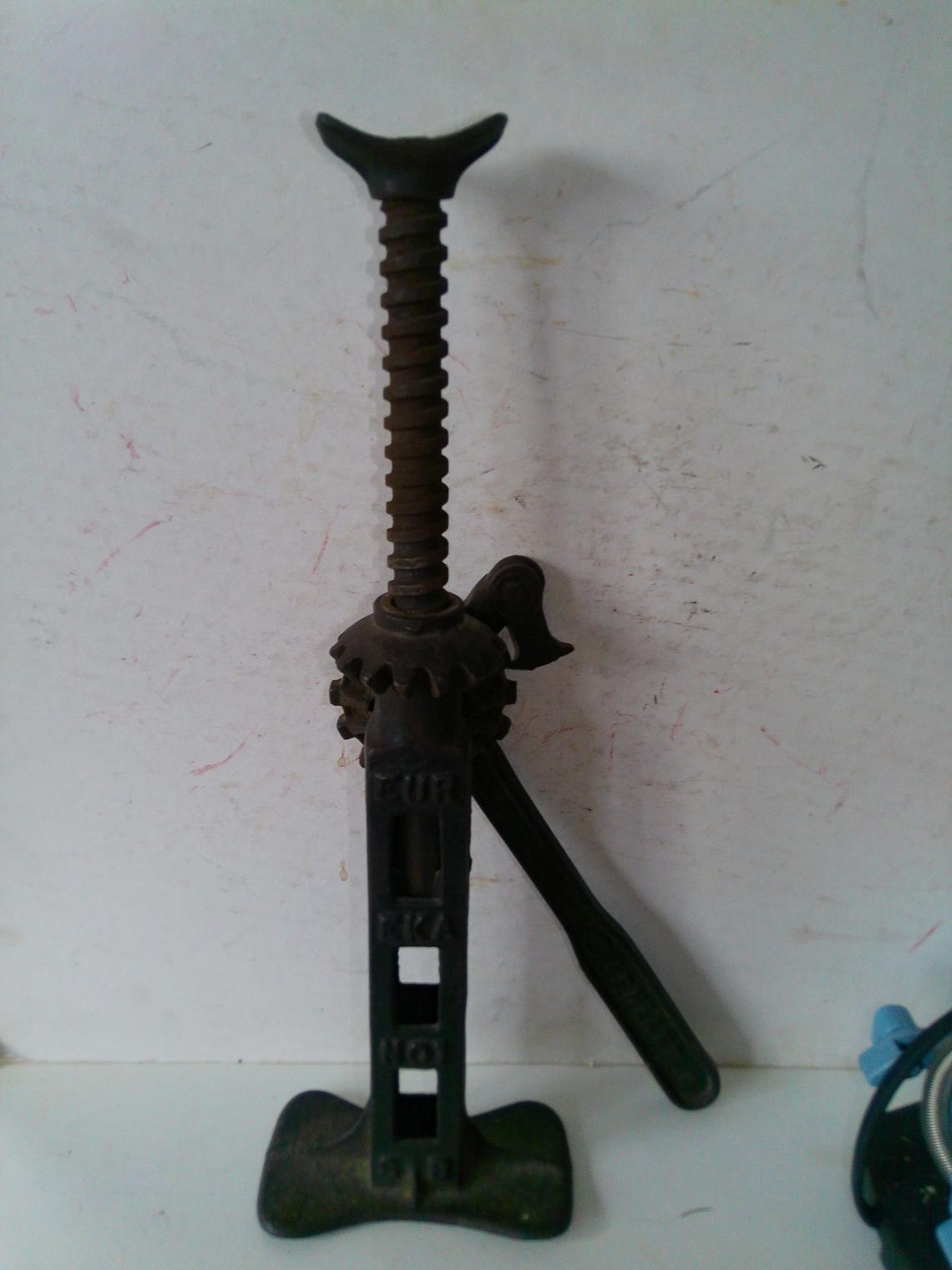 Ashland Eureka 1 Car and Truck Jack -hand Powered Gears -cast Iron Car ...