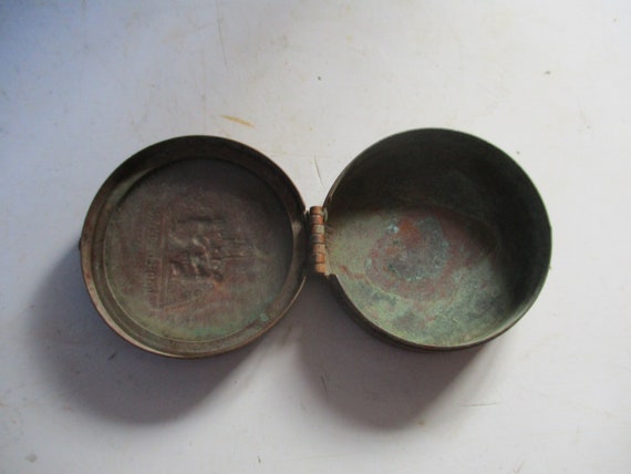 Lady Esther Cosmetics Antique Compact 1.5" diam. .5" … - Gem