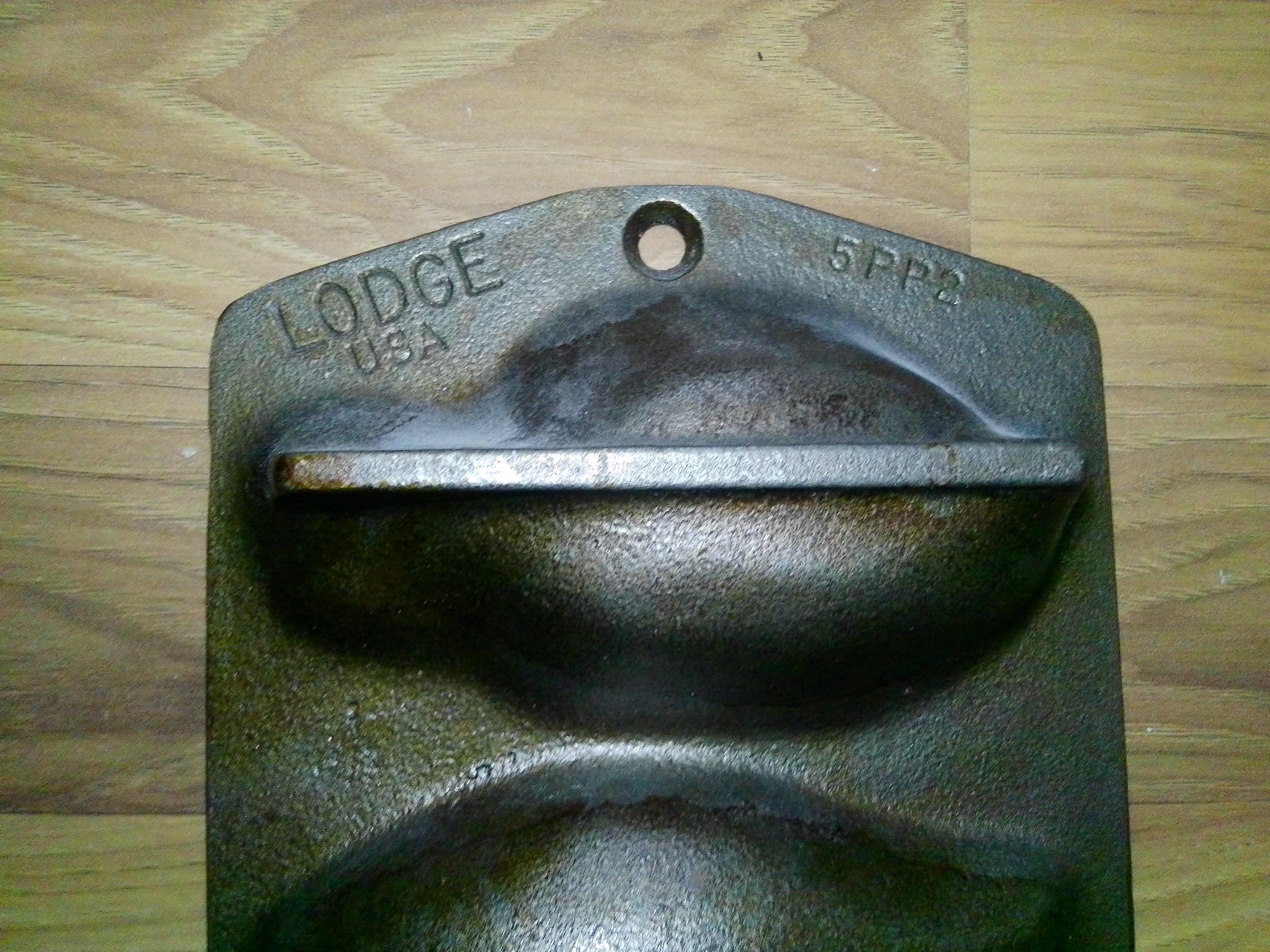 Lodge Fish Cornbread Muffin Pan-5 at a Time 4.5" 1" Deep - Great ...