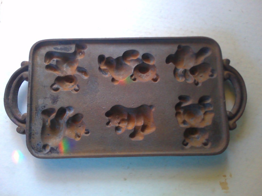 EMIG Teddy Bear Cast Iron Cornbread Pan Mold - Makes 6 Assorted Bear ...