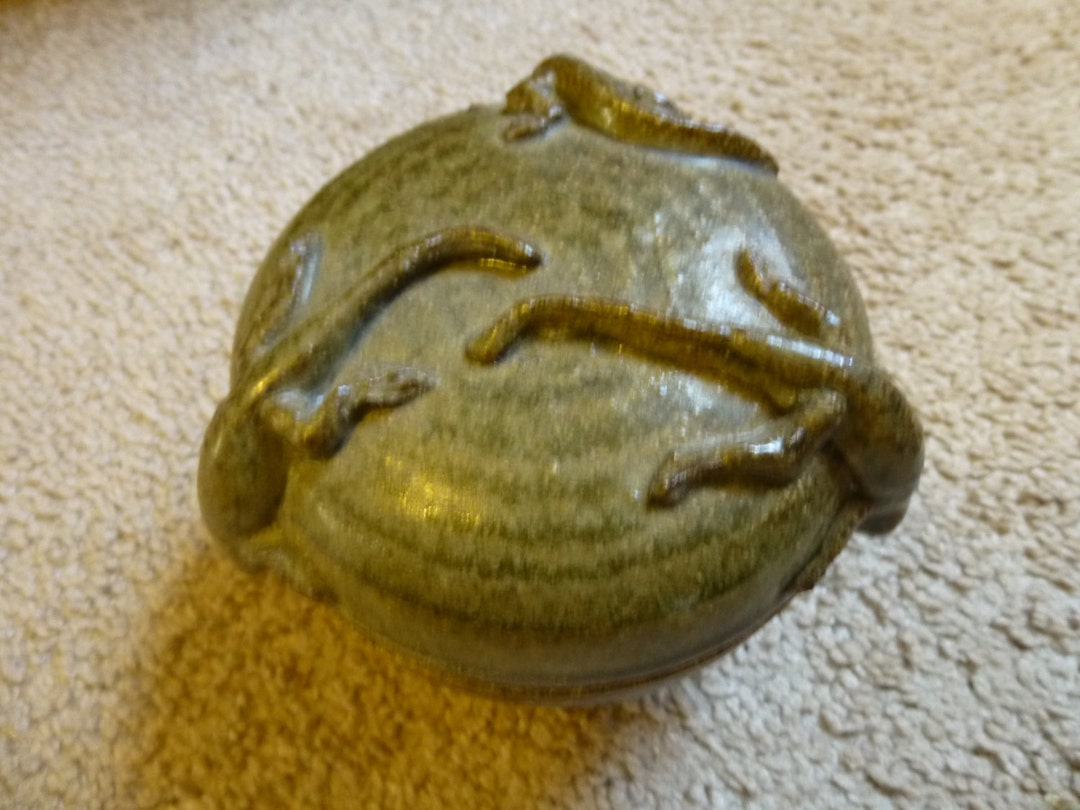 Lovely Lidded Jar With Trio of Dangling Green Gecko - Lizards That Keep ...