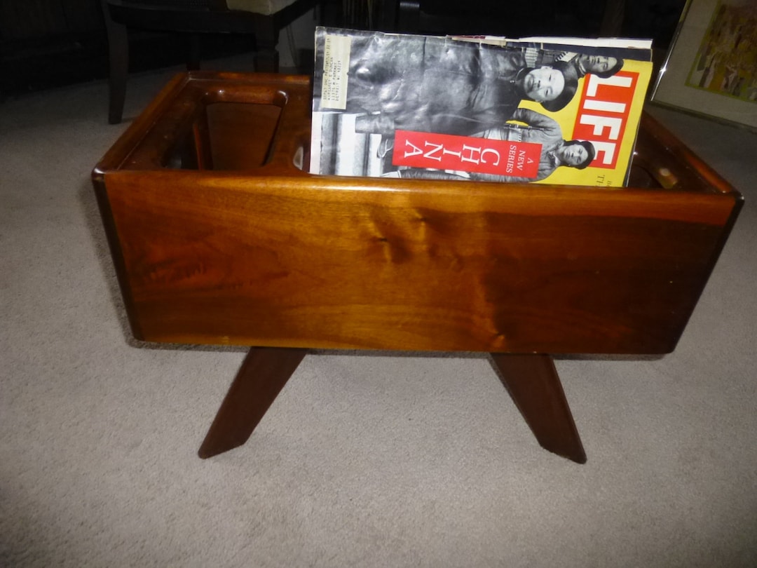 Vintage Wood Magazine and Newspaper Table - Holds 6 Laptops and Tablets ...