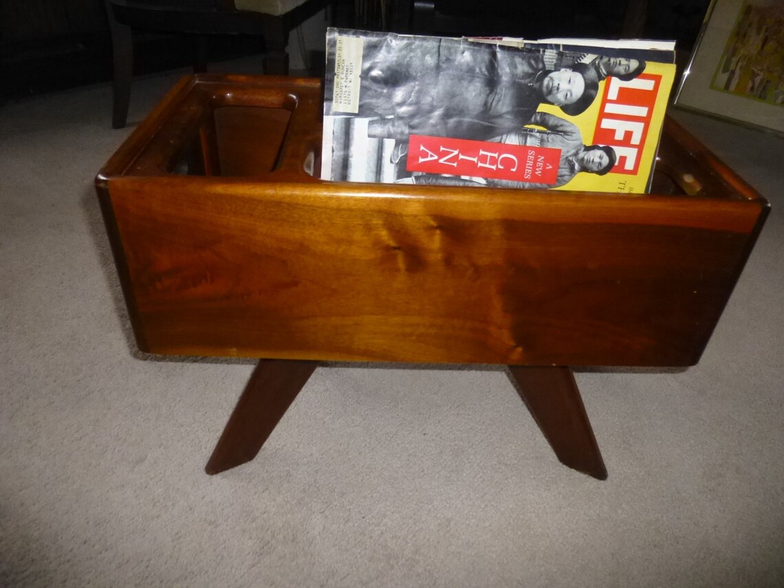 Vintage Wood Magazine and Newspaper Table Holds 6 Laptops - Etsy