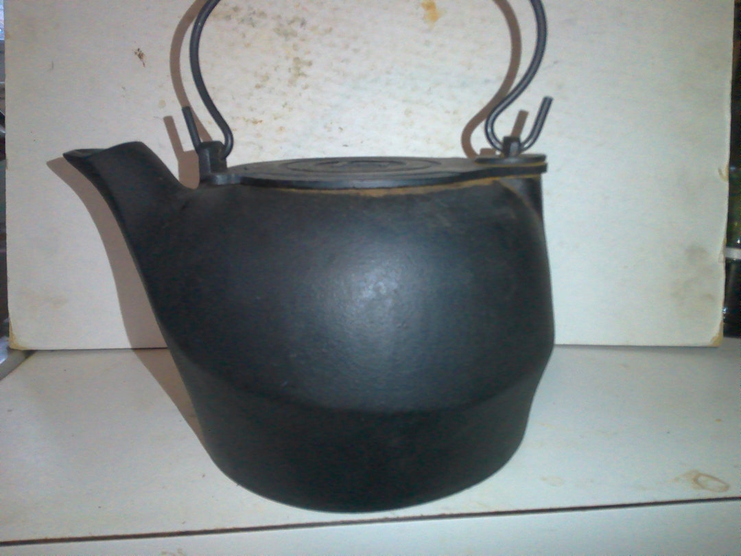 Cast Iron Teapot Kettle W T Logo on Lid Rare Form Holds 100 Oz Great ...