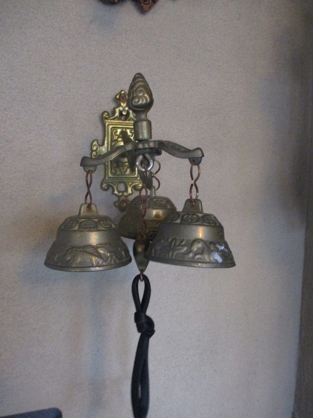 Brass Doorbells - Chinese Hanging 3 Bell Form With Central Clapper ...