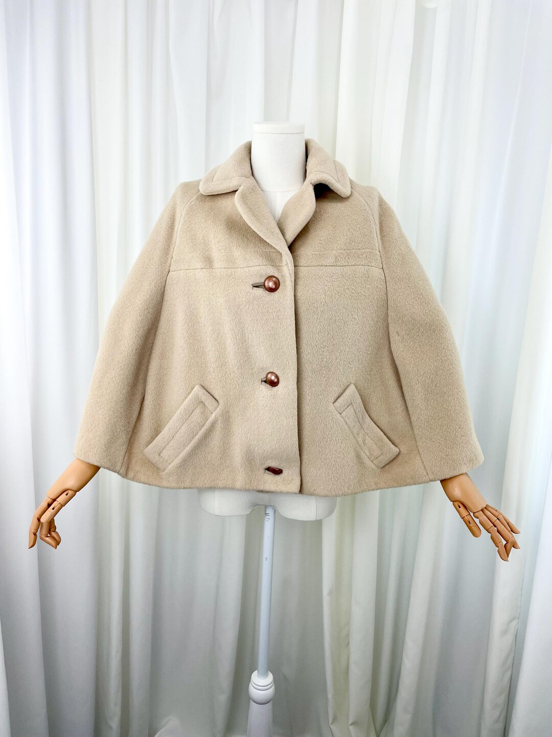 Vintage 1950s-60s Cream Fuzzy Wool Cape With Hammered Copper Buttons S ...