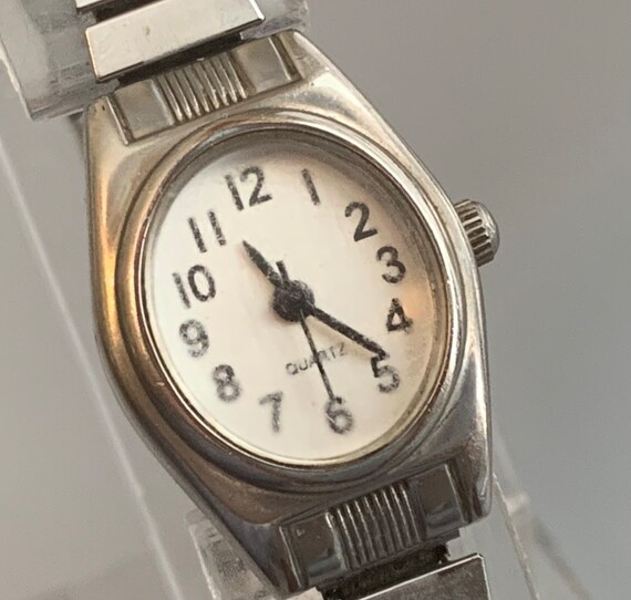 Oval WOMENS VINTAGE Quartz Art Deco Lugs Retro Look S… - Gem