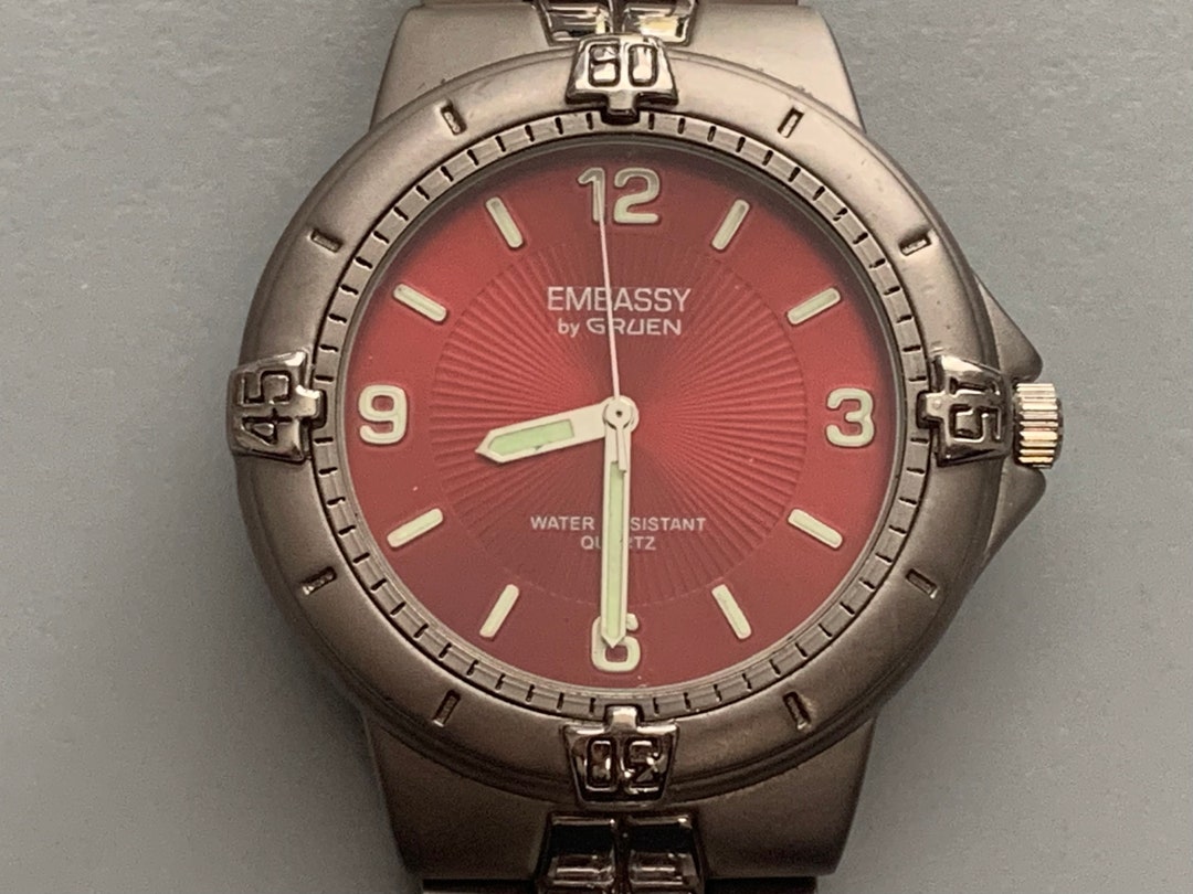 GRUEN MENS WATCH Handsome and Rare Red Dial Dive Style Quartz 35 Mm ...
