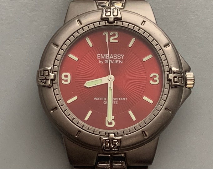 GRUEN MENS WATCH Handsome and Rare Red Dial Dive Style Quartz 35 Mm ...