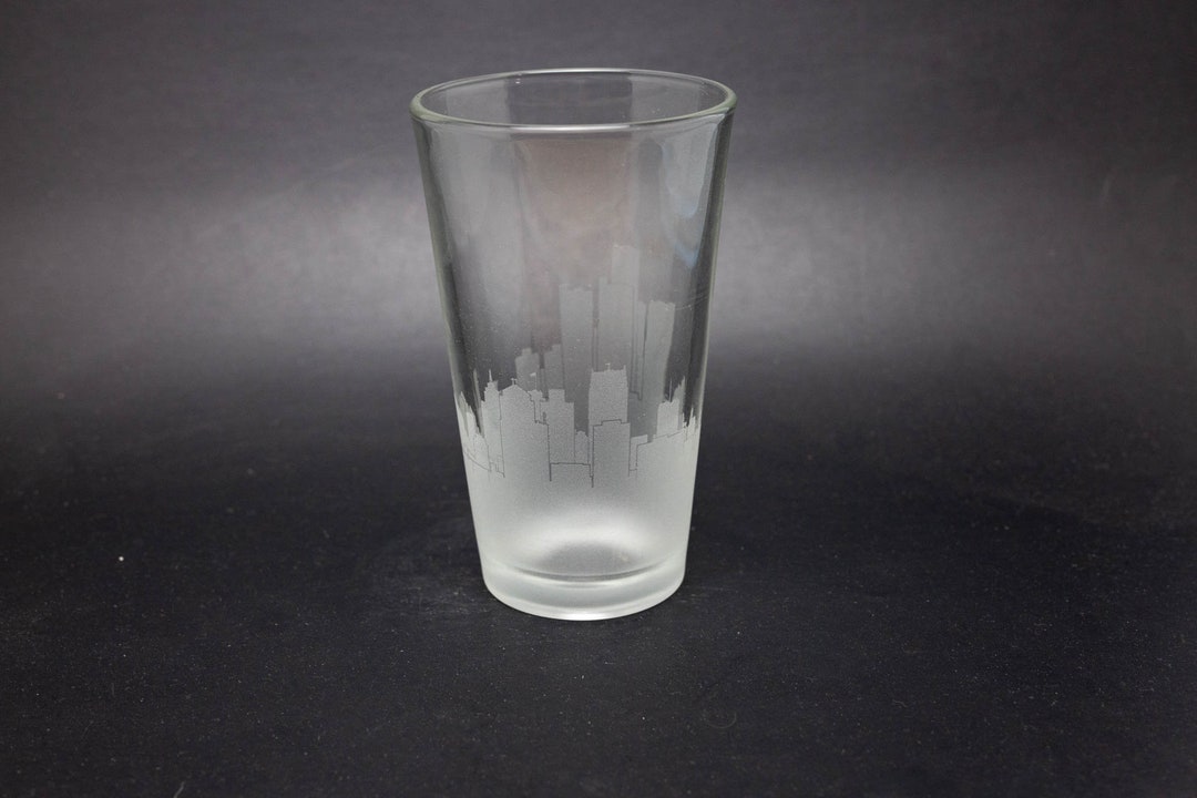 Detroit Michigan Skyline Beer Pint Glass - FREE Personalization - Home ...