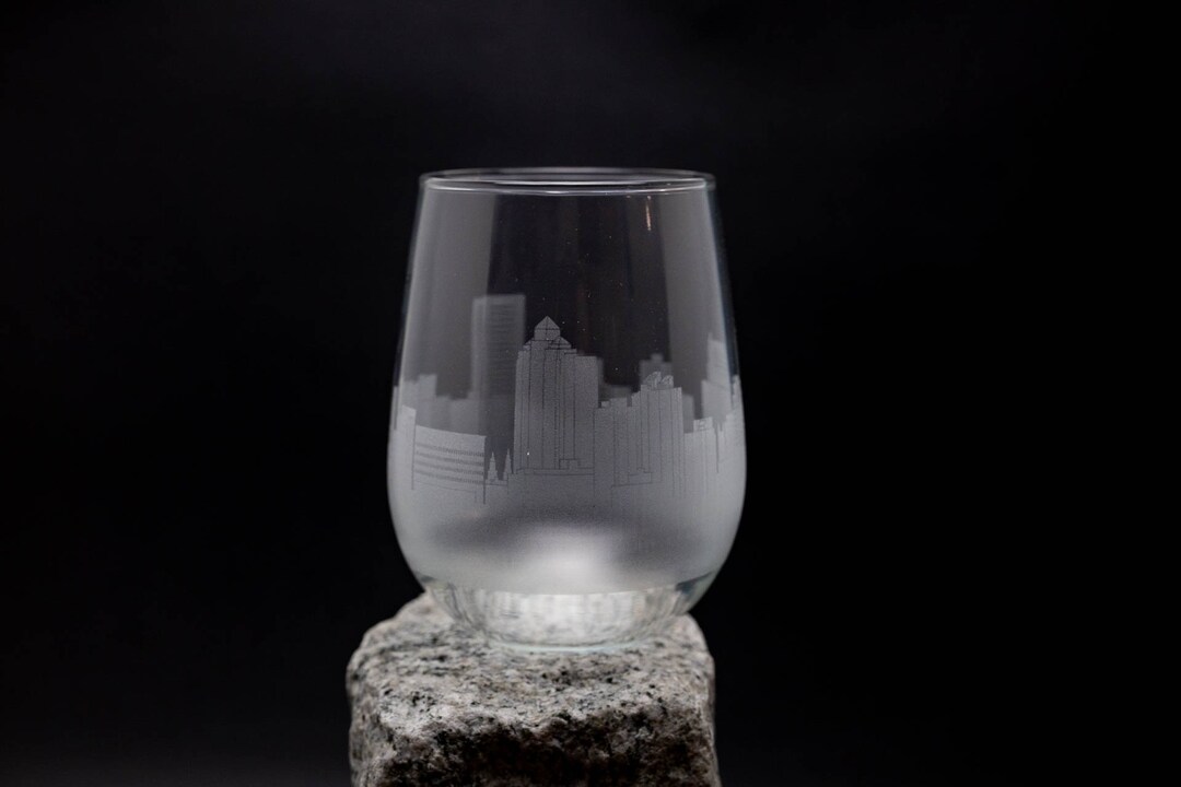 New Haven Connecticut Skyline Wine Glass Tumbler & Stemless Wine Glass ...