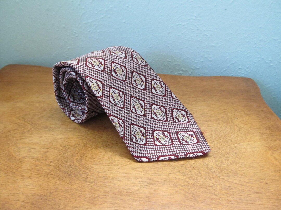 1970s Mens Vintage Tie, Wide Tie, Tacky Tie, Maroon Geometric Shapes - Etsy