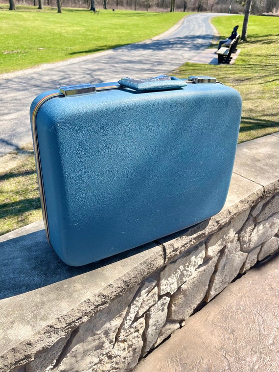 Vintage sky blue Boyle suitcase with rainbow trim, ha… - Gem