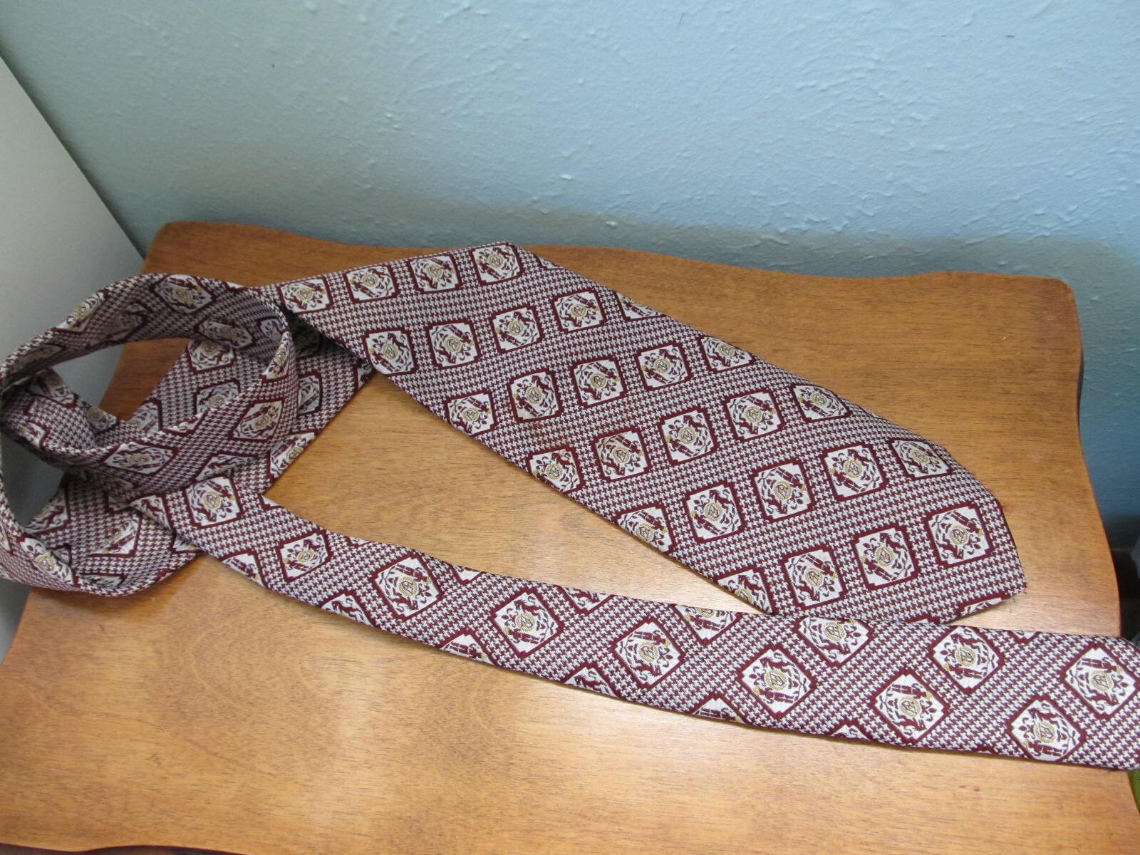 1970s Mens Vintage Tie, Wide Tie, Tacky Tie, Maroon Geometric Shapes - Etsy