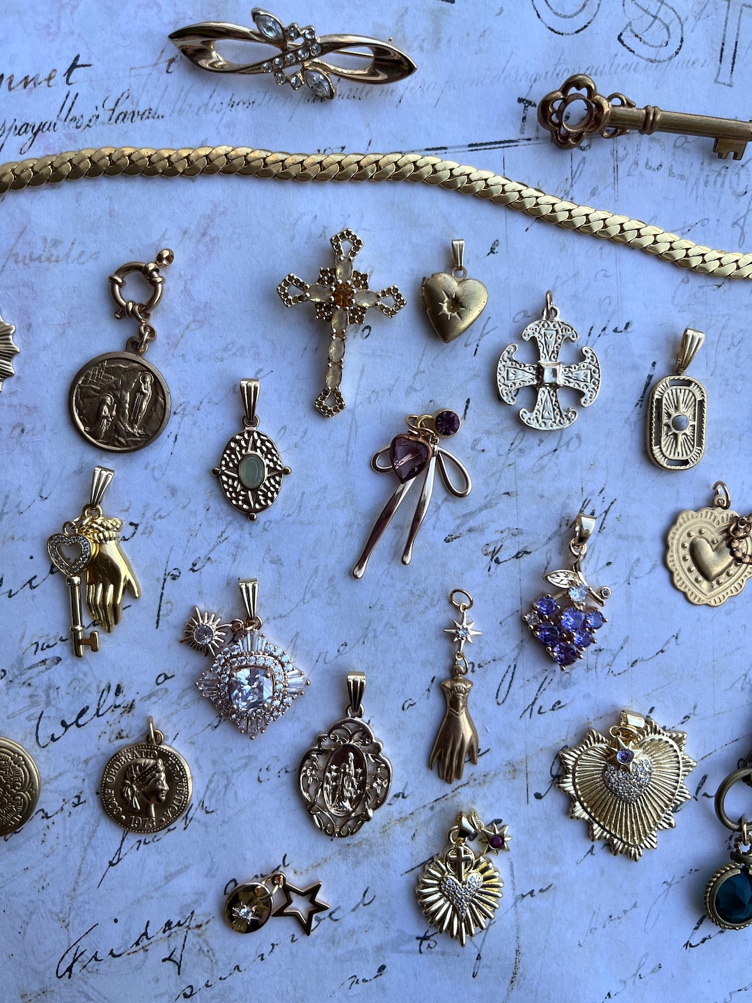 Lovely Golden Charms 18k Antique Vintage Style Stylish Necklaces Metals ...