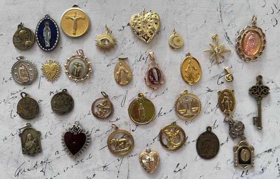 Lovely Vintage Style Charms choose from 27 Stylish Pe… - Gem