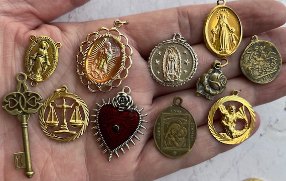 Lovely Vintage Style Charms choose from 27 Stylish Pe… - Gem