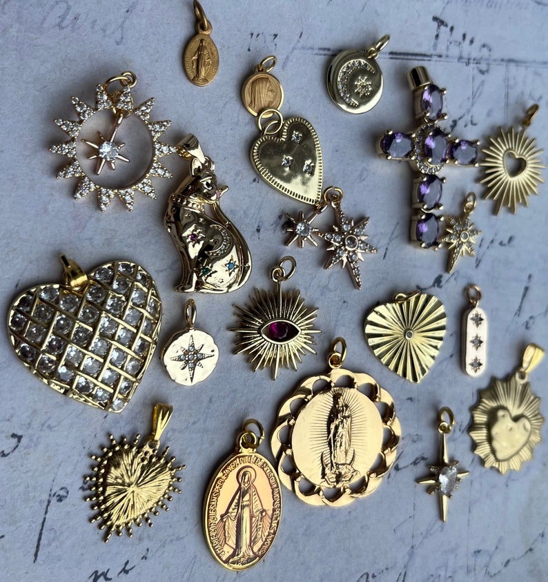 Lovely Antique Vintage Style Stylish Golden Pendant Charm Medaille 18K ...